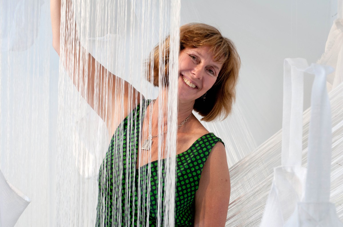 Biography – Kim Leslie